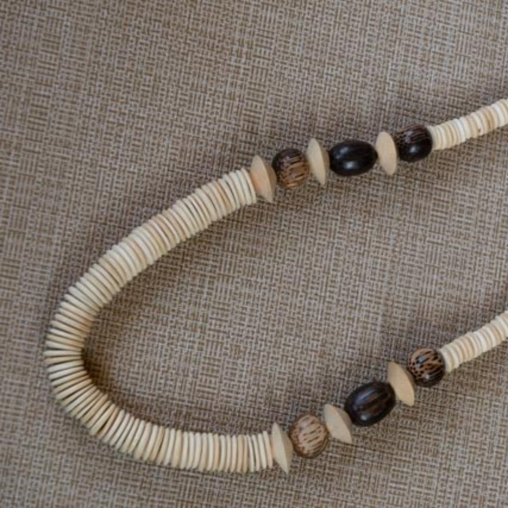 Anthropologie Island Coconut Wood Shell Necklace - Gem